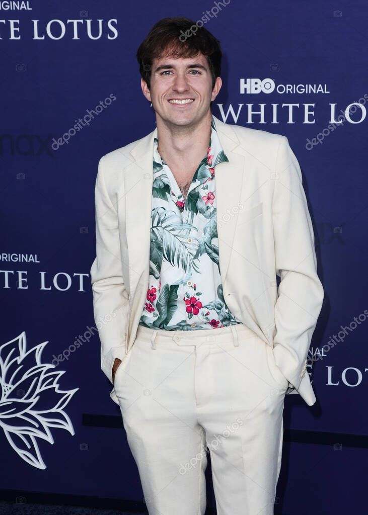 Alex Maystrik llega al estreno de la serie original de HBO 'The White ...