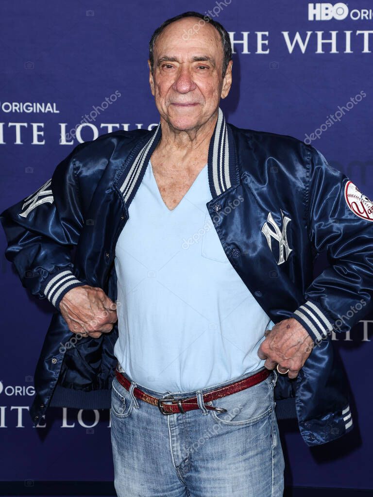 El actor estadounidense F. Murray Abraham llega al estreno de la serie ...