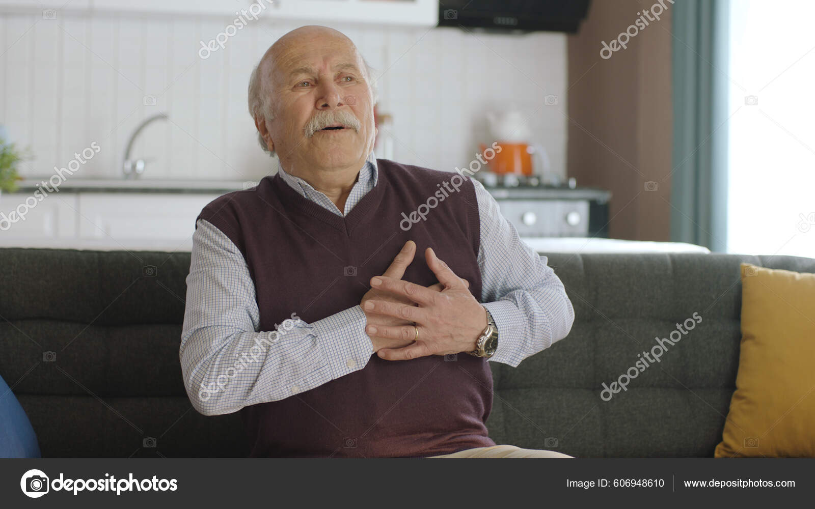 Feeling Discomfort Risk Heart Attack Elderly Man Feeling Chest Pain ...
