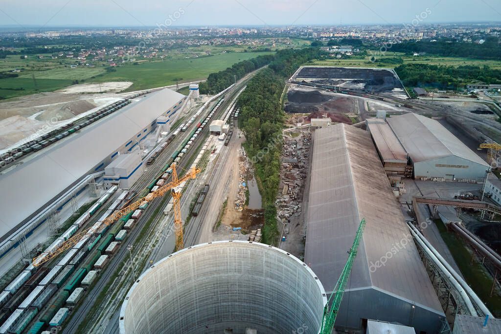 Vista aérea de vagones de tren de carga cargados con mercancías de ...