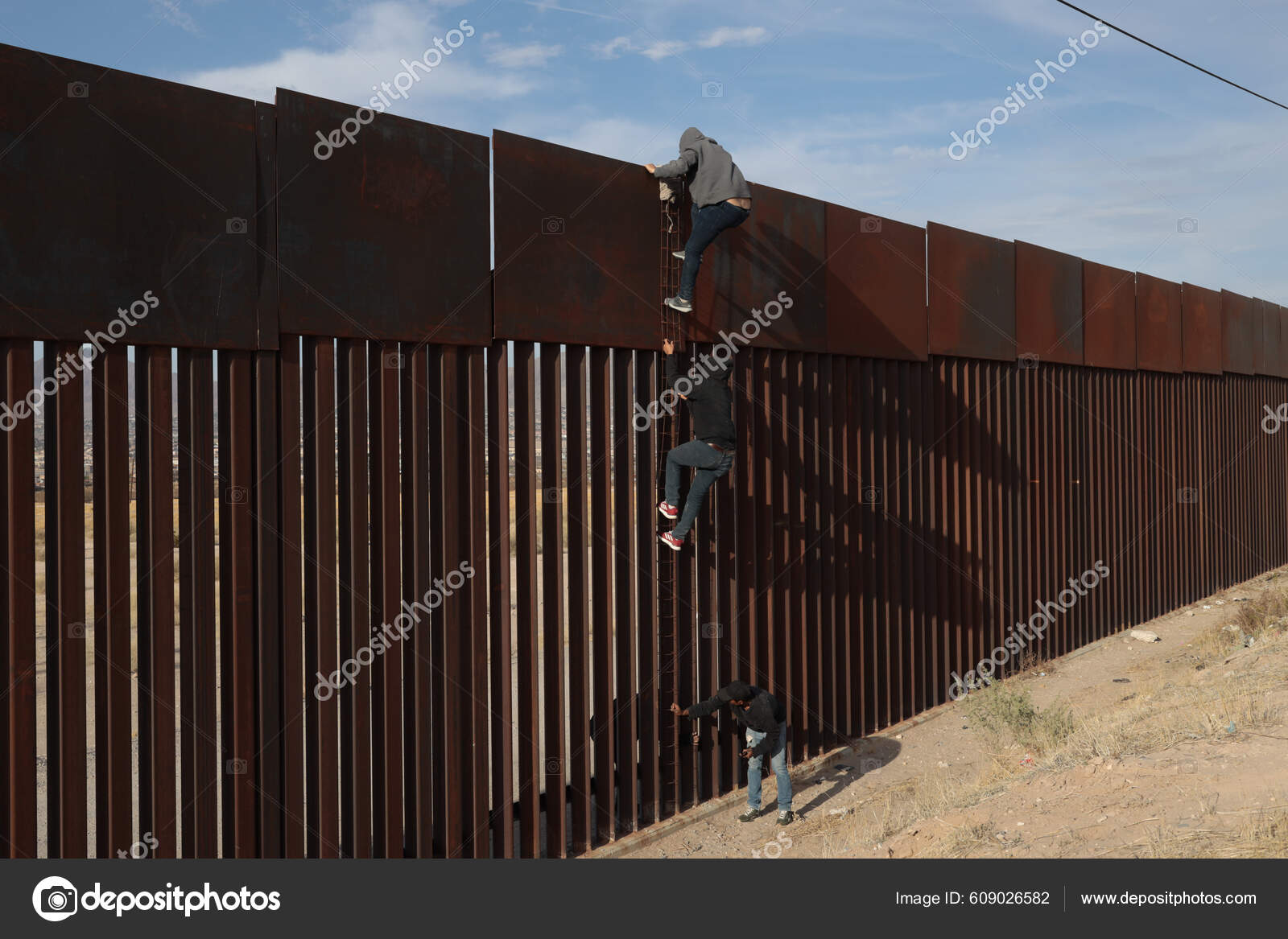 2022 Three Men Jump Wall Divides Mexico United States Border — Stock ...
