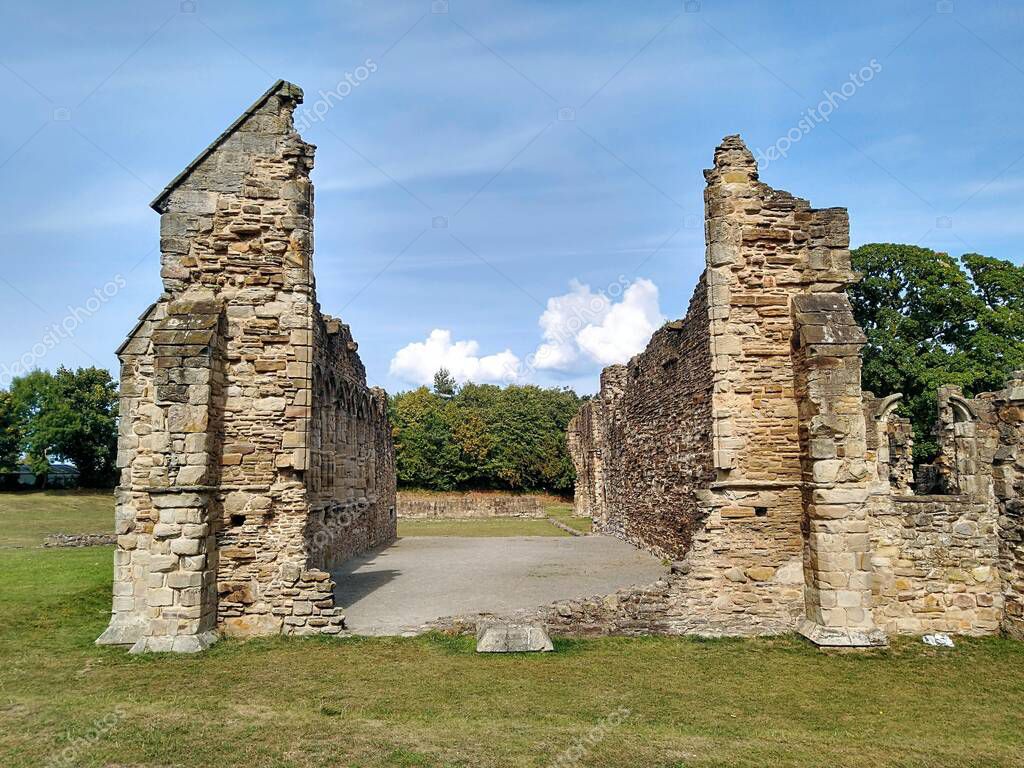 Una vista de parte de las ruinas de la Abadía de Basingwerk en el norte ...