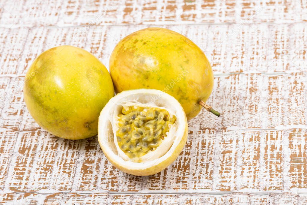 Pasiflora - Passiflora Edulis Fruta de la Pasión Sabrosa Fruta Tropical ...