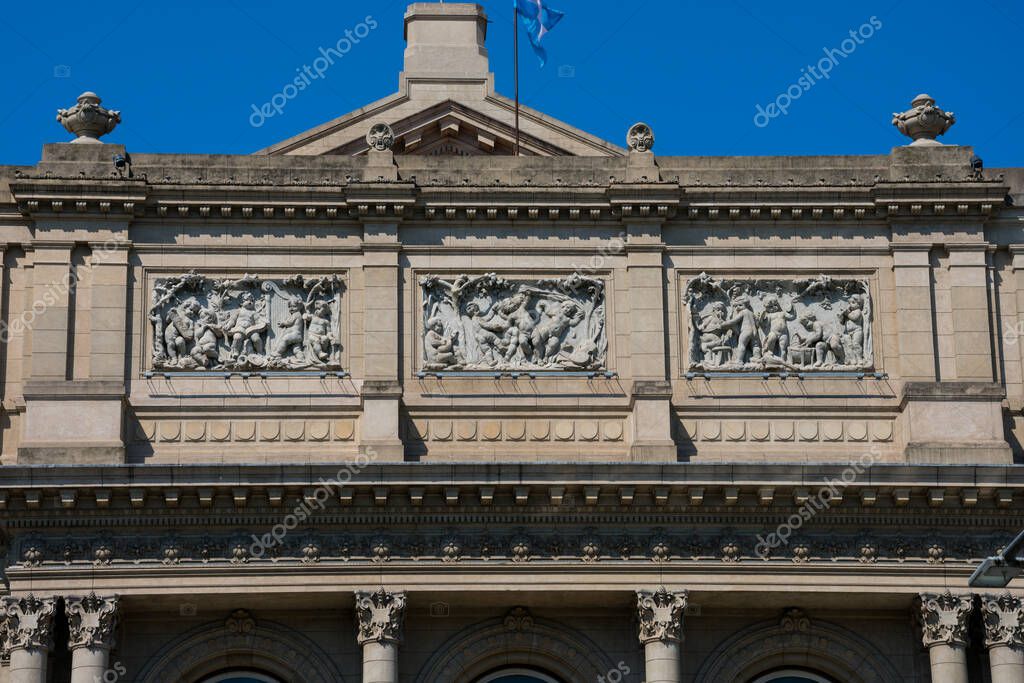 Buenos Aires, Argentina. 14 de octubre de 2018. La fachada del Teatro ...