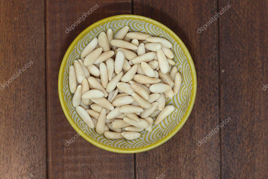 Los piñones son las semillas comestibles de los pinos (familia Pinaceae ...