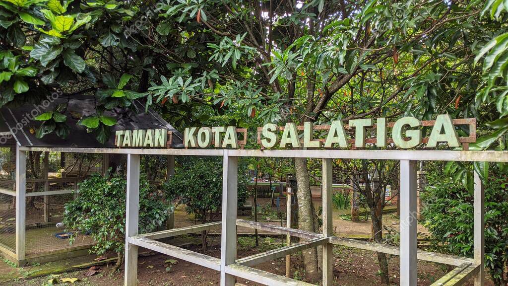 SALATIGA, INDONESIA 8 DE AGOSTO DE 2022 Una de las esquinas de la vista ...