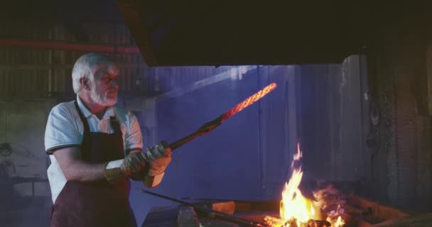 Vidéos pour Man forging, Man forging clips vidéo HD / 4K, footage ...