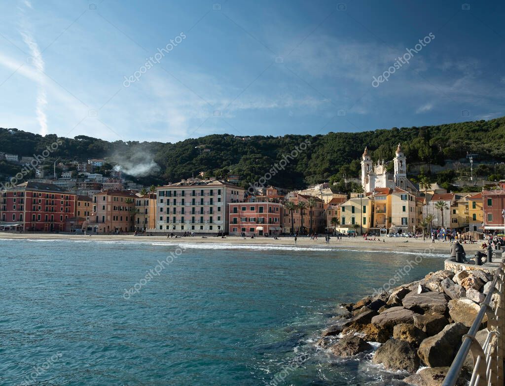la hermosa iglesia de laigueglia, un ejemplo de arquitectura religiosa ...