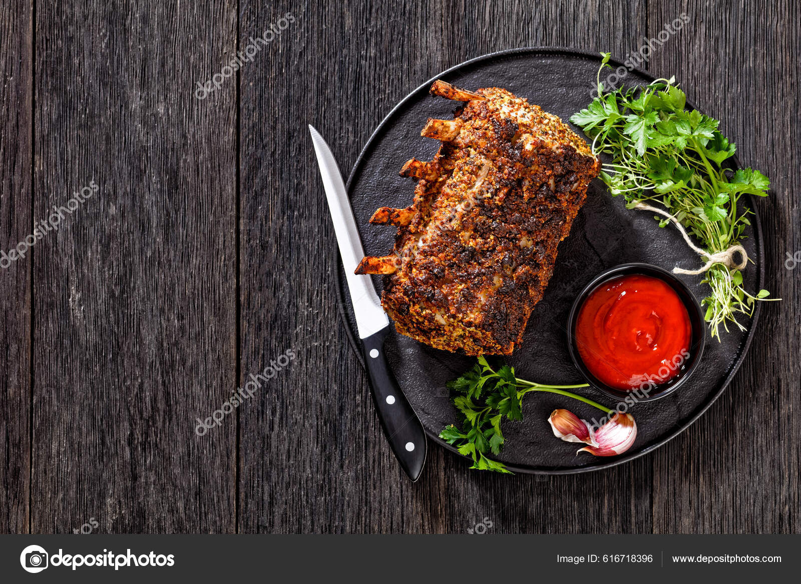 Standing Pork Rib Roast Black Plate Knife Tomato Sauce Thyme Stock ...