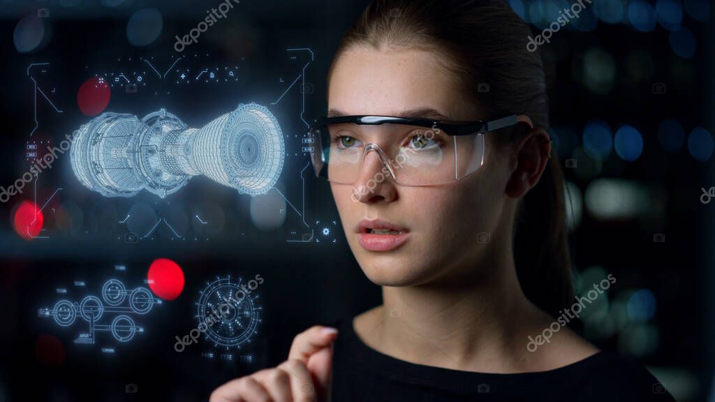 Inspección del holograma del motor mujer analizando la imagen ...