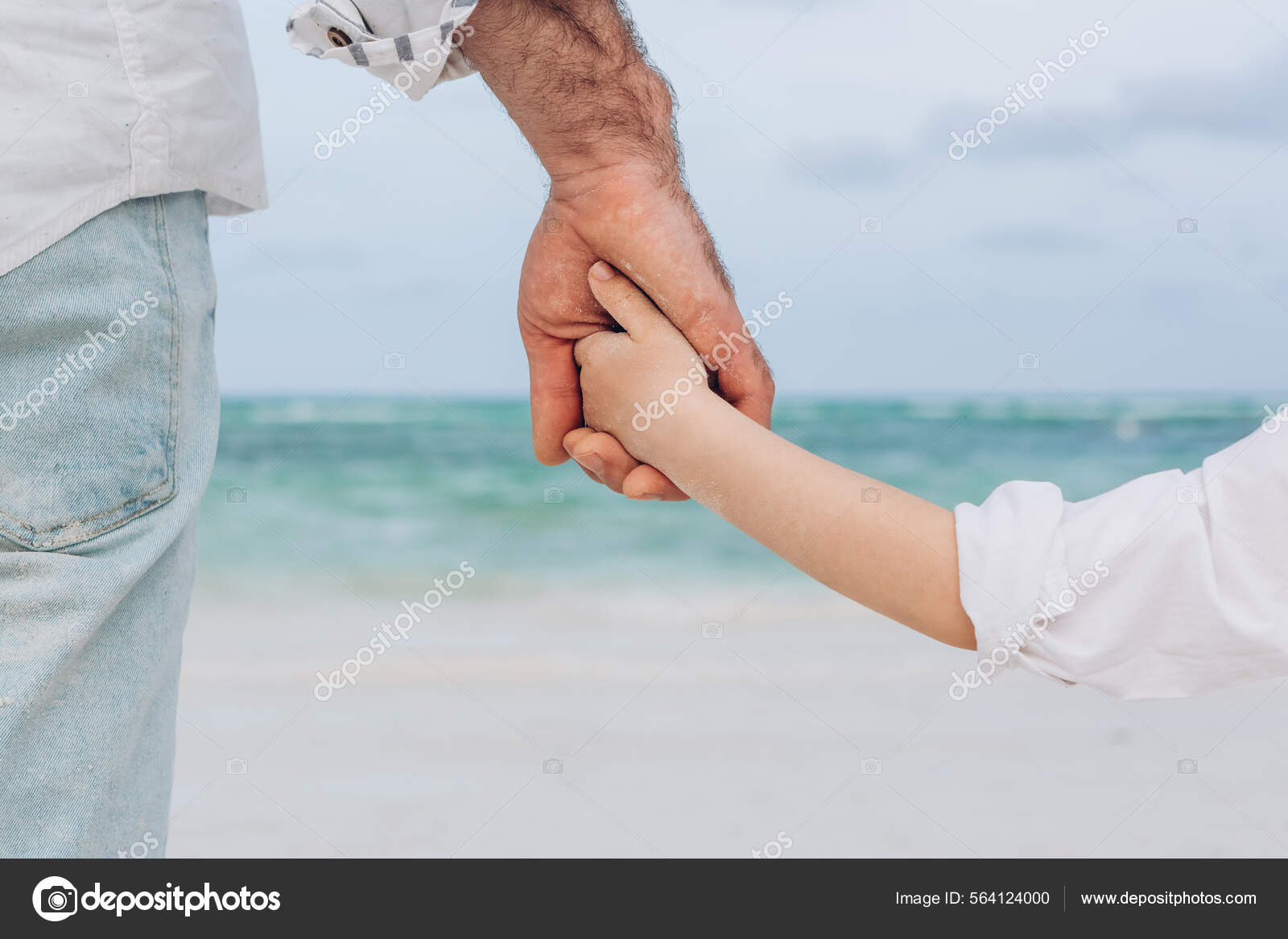 Padre Hijo Tomados Mano Concepto Familia Amigable — Foto de stock ...
