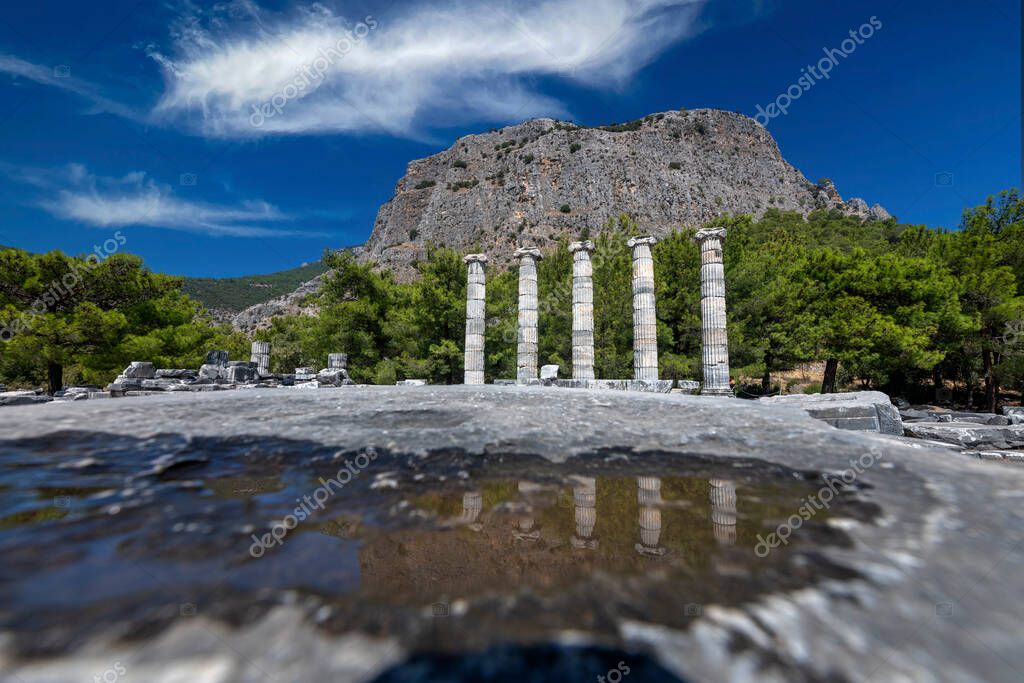 Hoy en día, la antigua ciudad de Priene se encuentra en las faldas ...