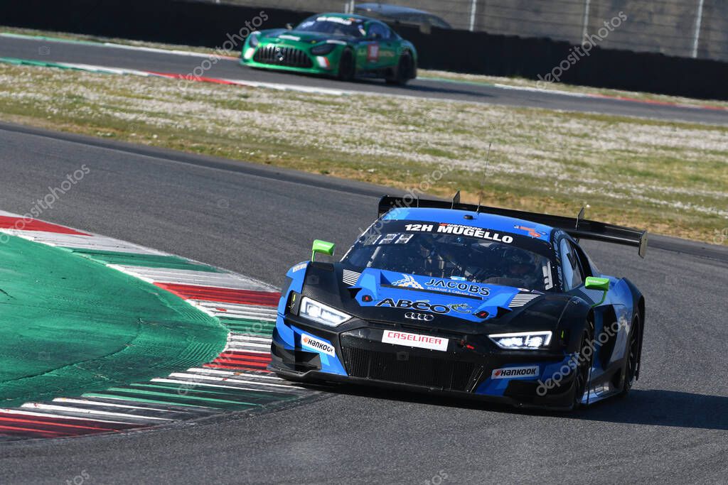 Scarperia, 24 de marzo de 2022: Audi R8 LMS GT3 EVO II del Sainteloc ...