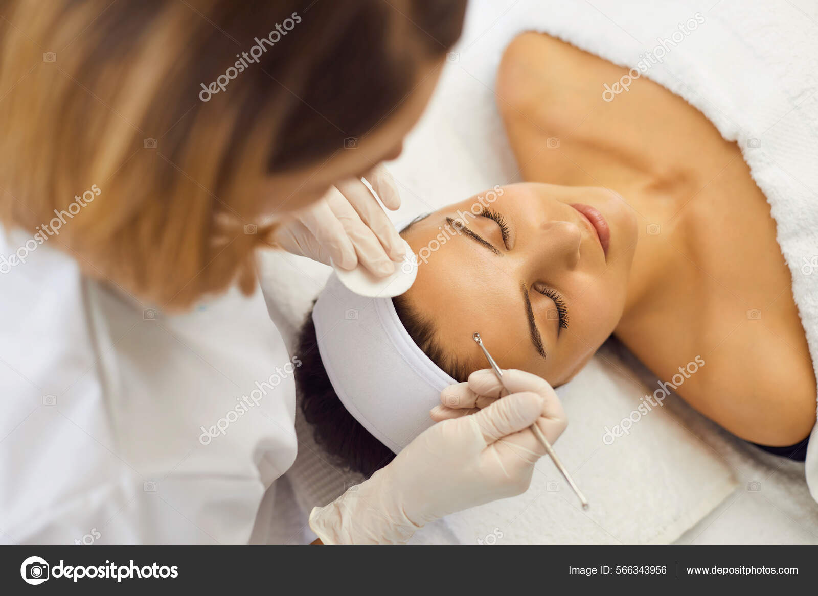 Female customer getting deep face clean-up done by professional ...