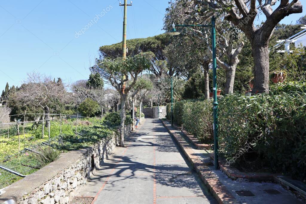 Capri, Campania, Italia - 13 de marzo de 2022: Sección de calle de Via ...