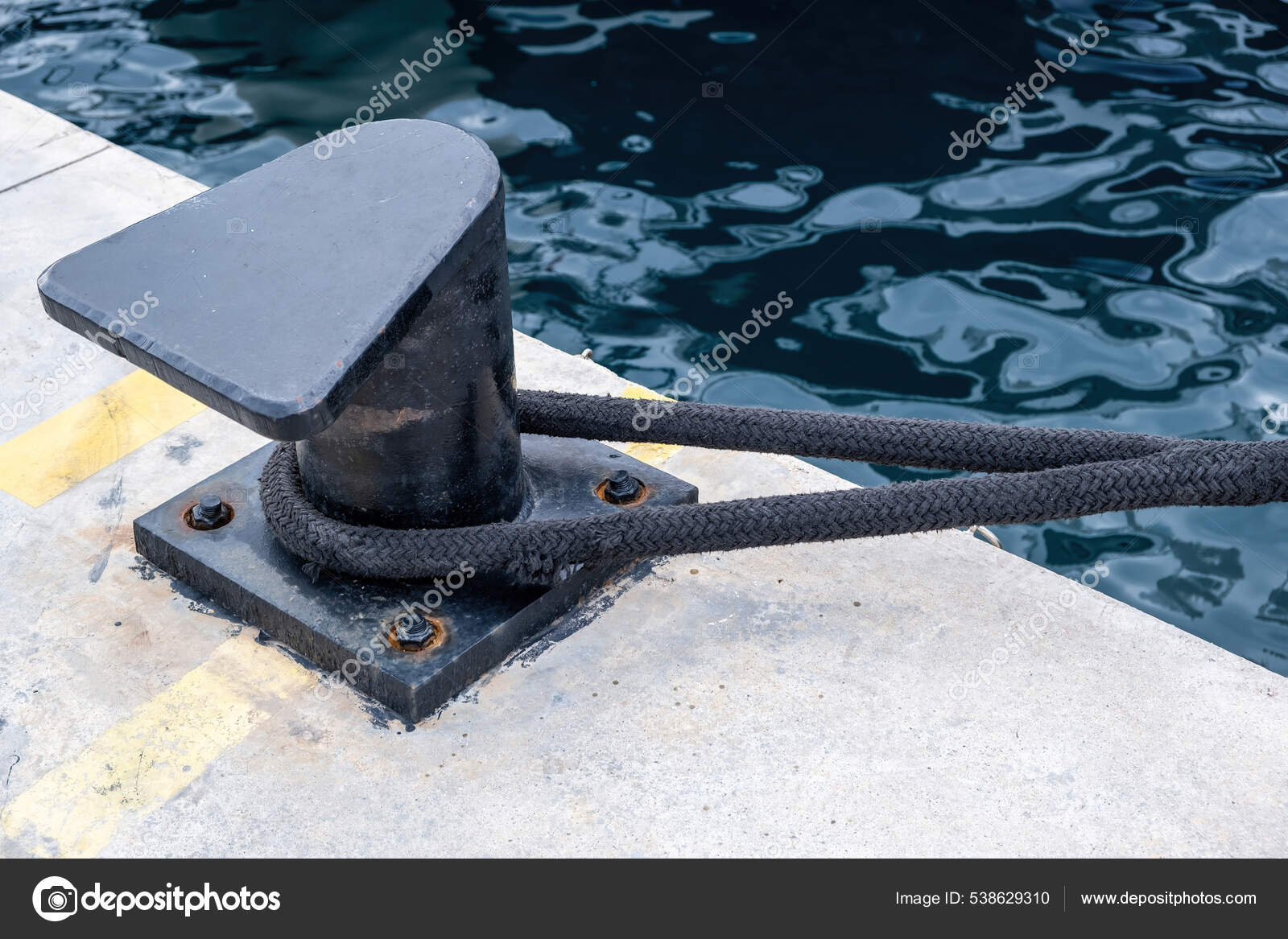 Ship Mooring Rope Port Bollard Harbor Pier Rippled Sea Water Stock ...