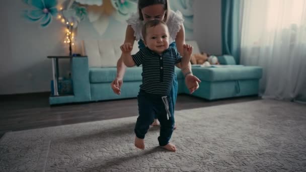 24 vídeos de Primeros pasos del bebé, metraje de Primeros pasos del ...