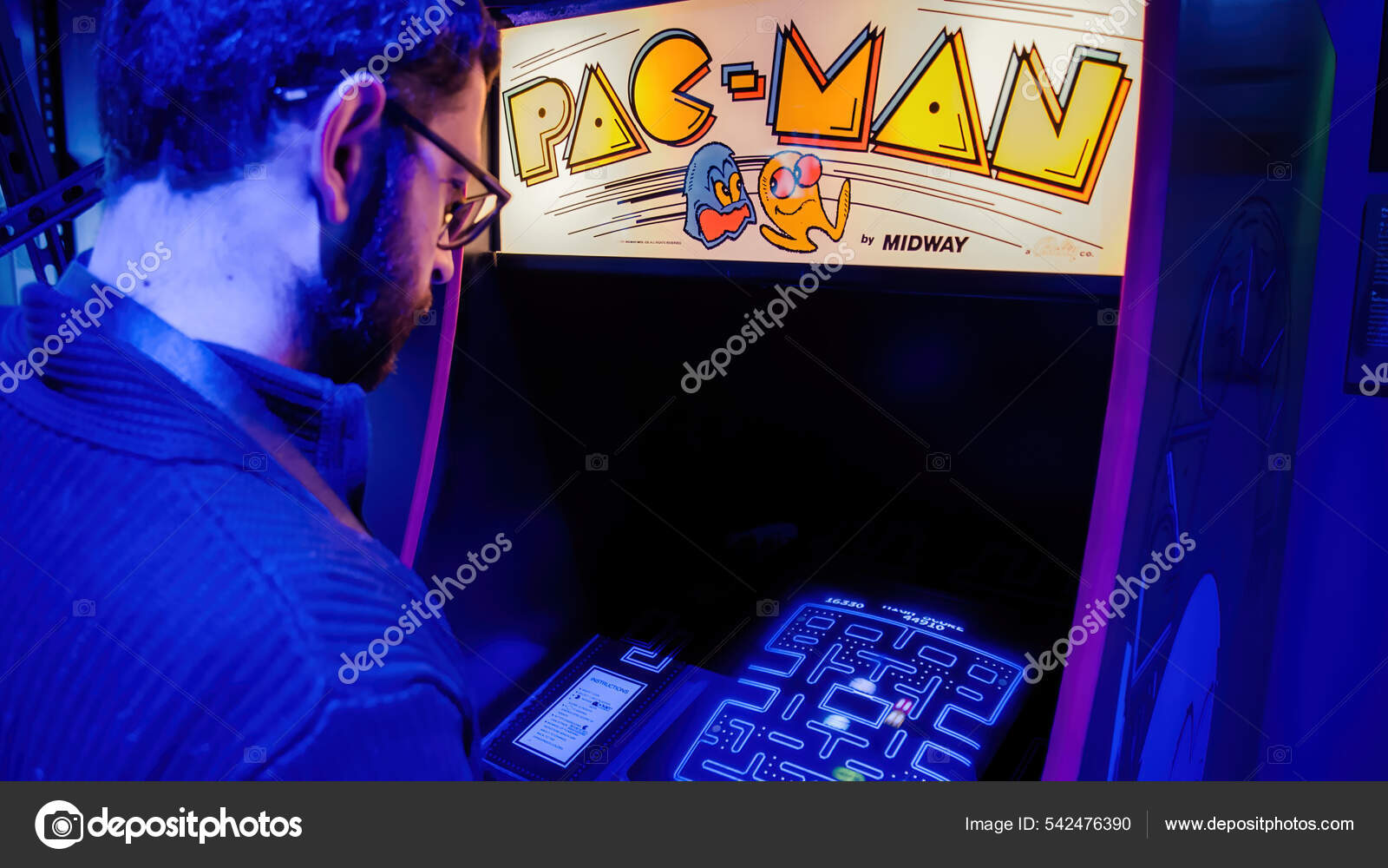 Istanbul Turkey February 2016 Man Playing Pac Man Arcade Console ...