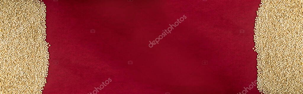 Semillas de quinua sobre fondo rojo con espacio de copia. Quinua ...