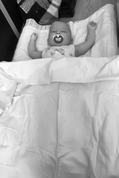 Lactente hospitalar Stockfotos, lizenzfreie Lactente hospitalar Bilder ...