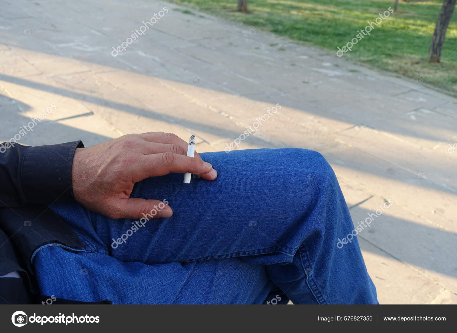 Cigarette Standing Person's Hand Close Hand Holding Cigarette — Stock ...
