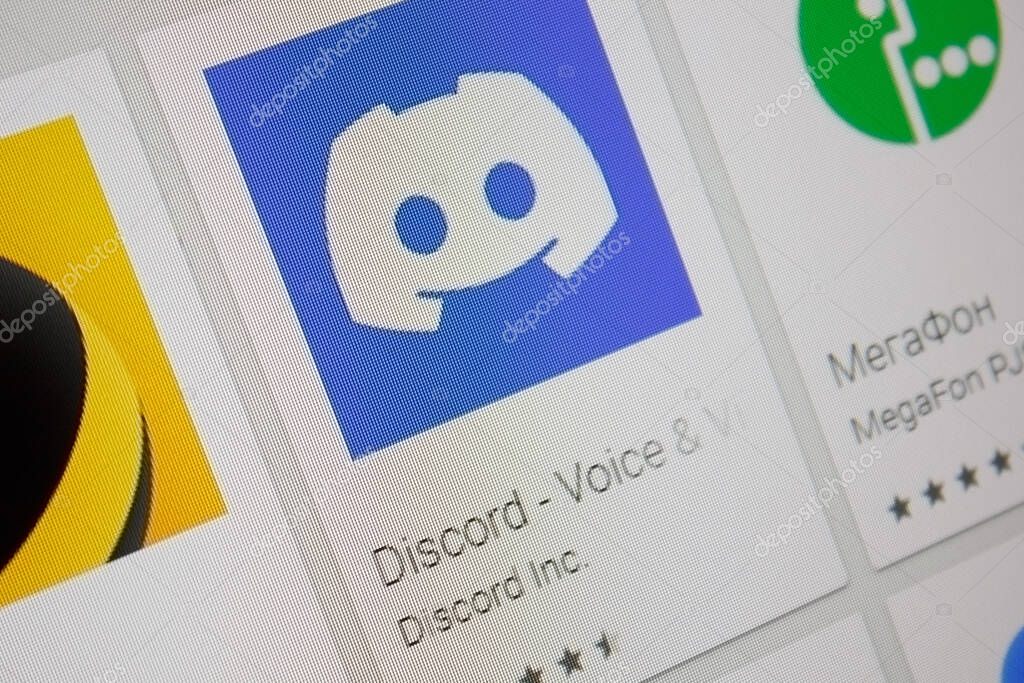 Ivanovsk, Rusia - 28 de noviembre de 2021: Aplicaci n de discordia en la pantalla de la tableta ...