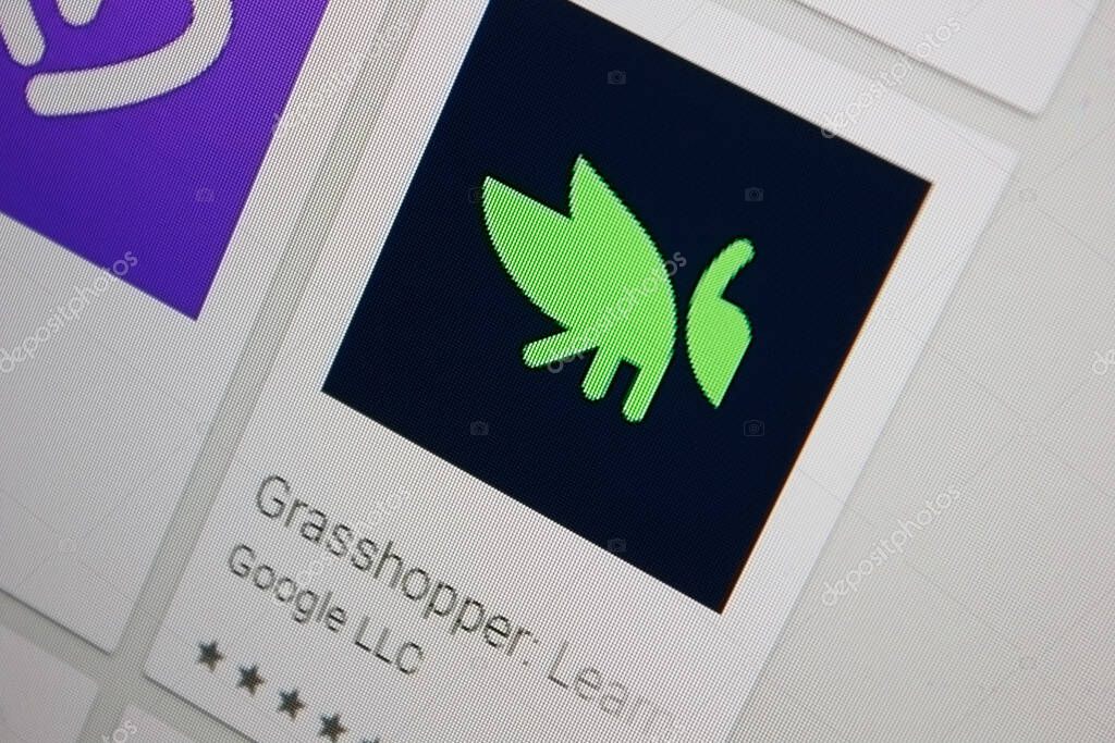 Ivanovsk, Rusia - 28 de noviembre de 2021: aplicaci n Grasshopper en la pantalla de la tableta ...