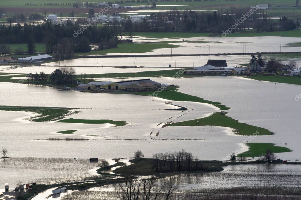 Inundación devastadora Desastre natural en la ciudad y tierras de ...