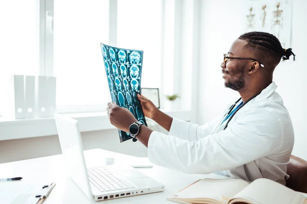 Mri Digital Ray Brain Team Radiologist Doctor Oncology Working Together ...