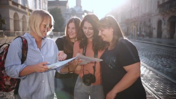 567 Female tour guide Videos, Royalty-free Stock Female tour guide ...